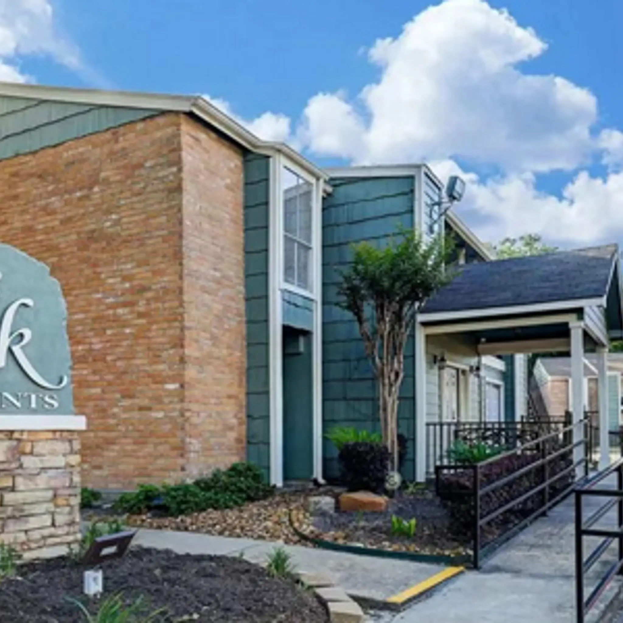 Home | Live Oak Apartments